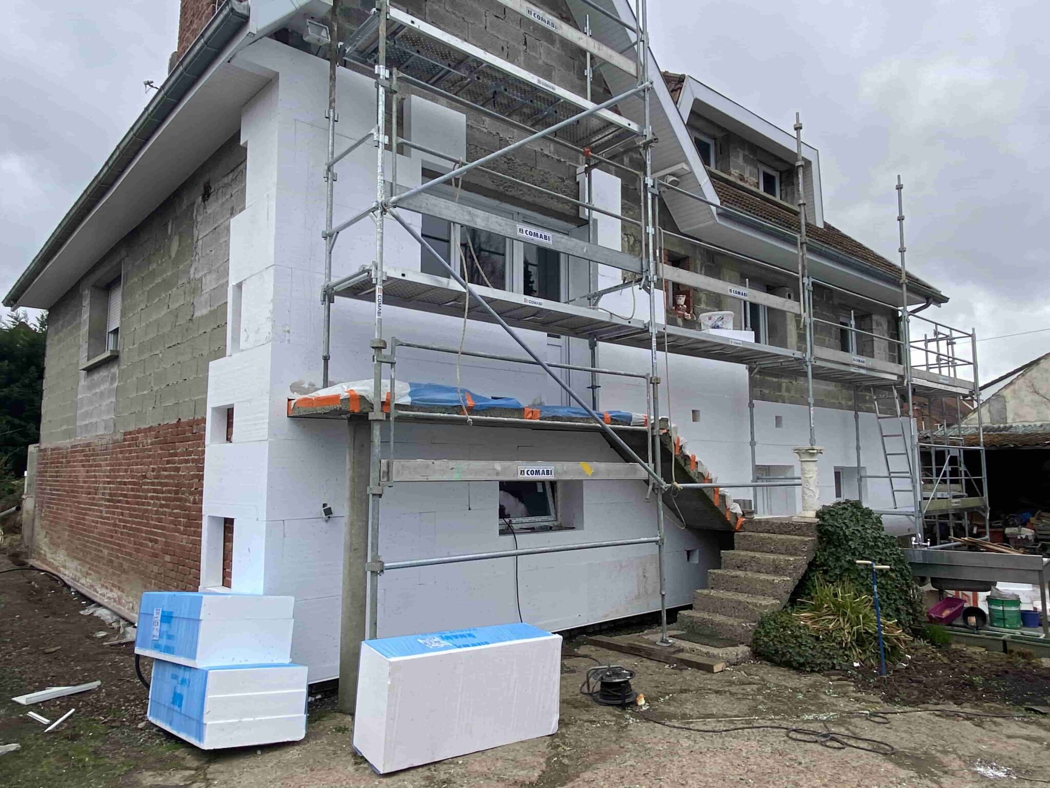 Comment isoler une maison ancienne par l'extérieur ? - Urbel - façade